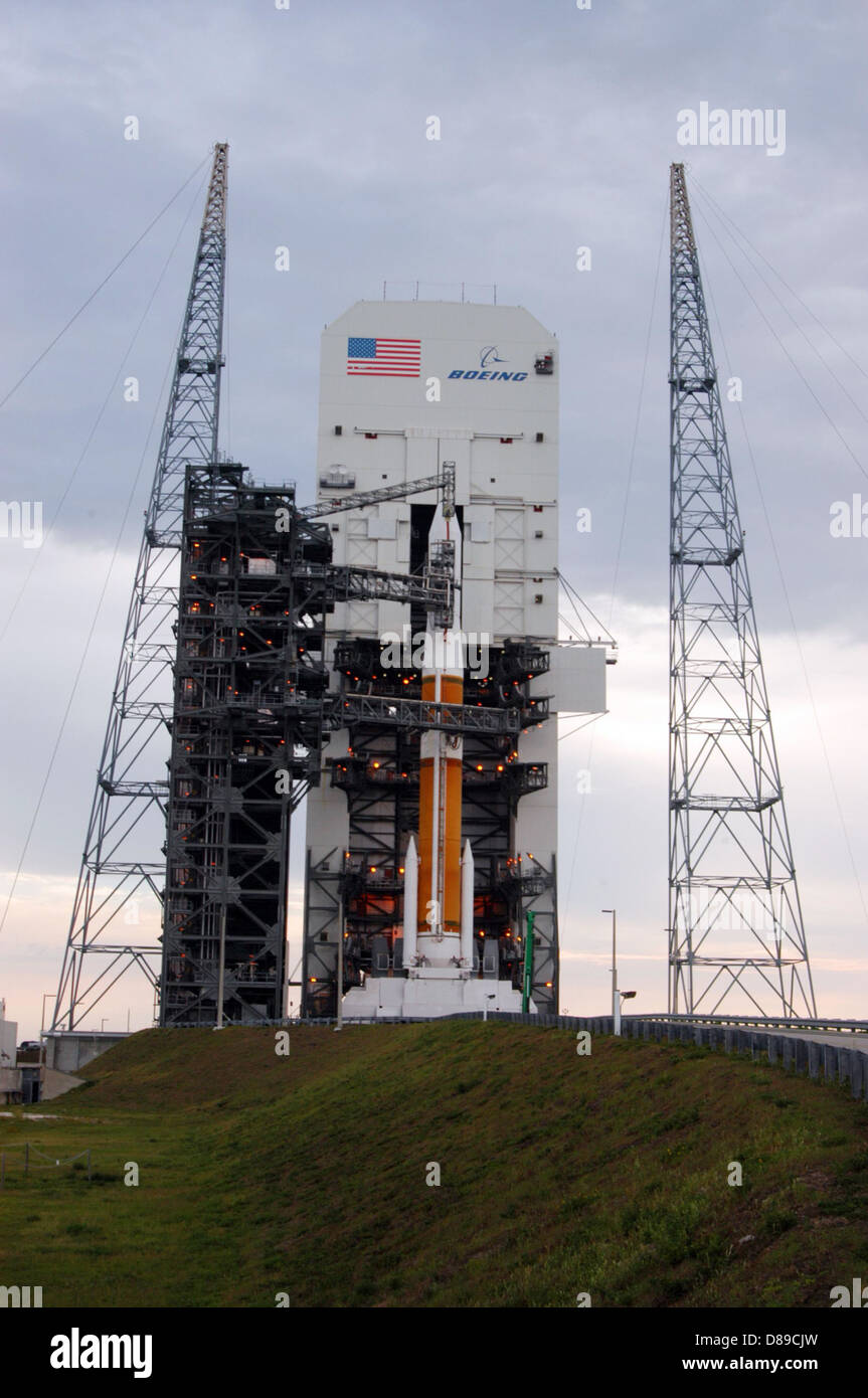 Delta IV Medium 4,2 with launch- and assembling towers Stock Photo - Alamy