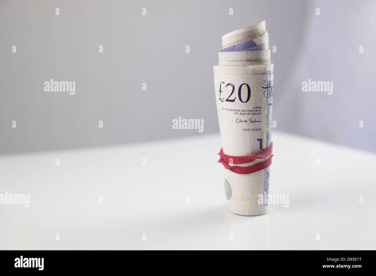Roll 20 british pound notes hi-res stock photography and images - Alamy