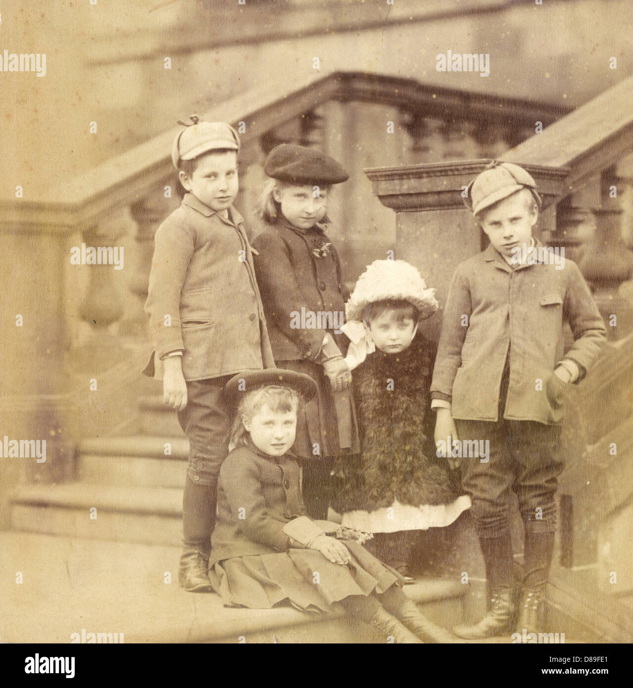 Children country costume hi-res stock photography and images - Alamy