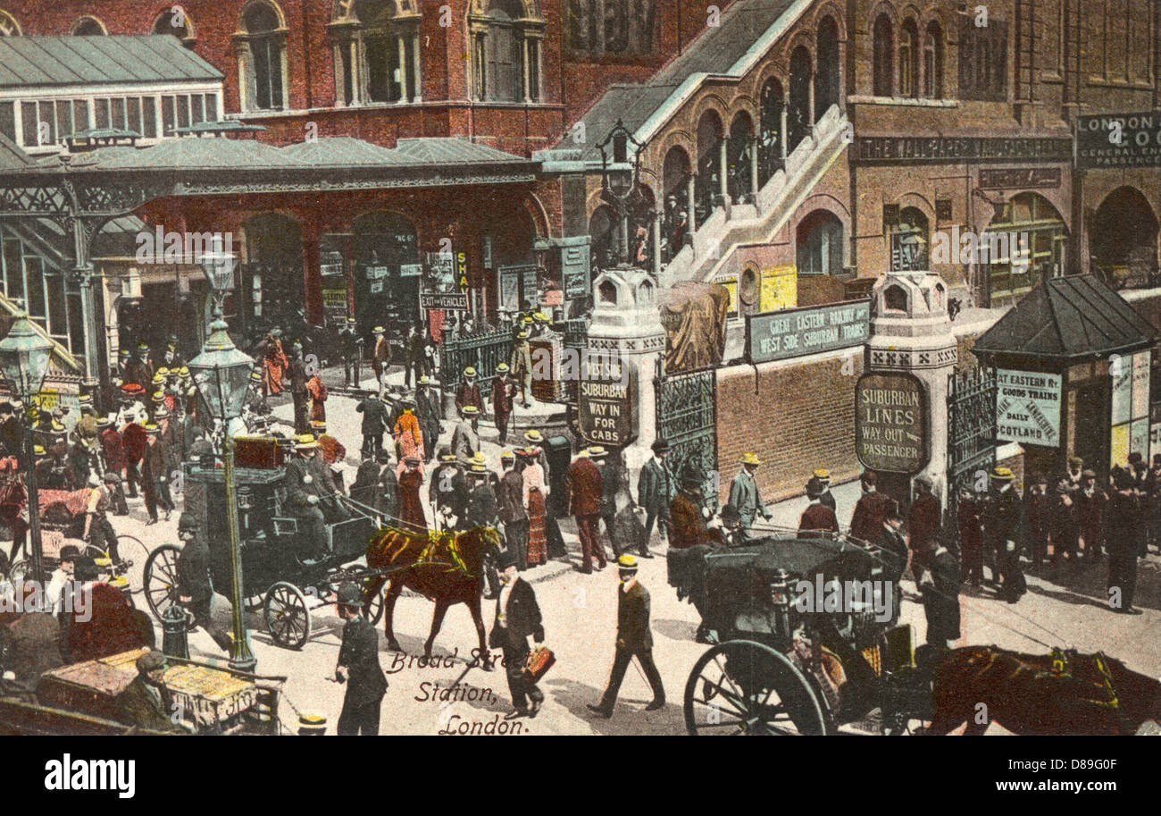 Street station hi-res stock photography and images - Alamy