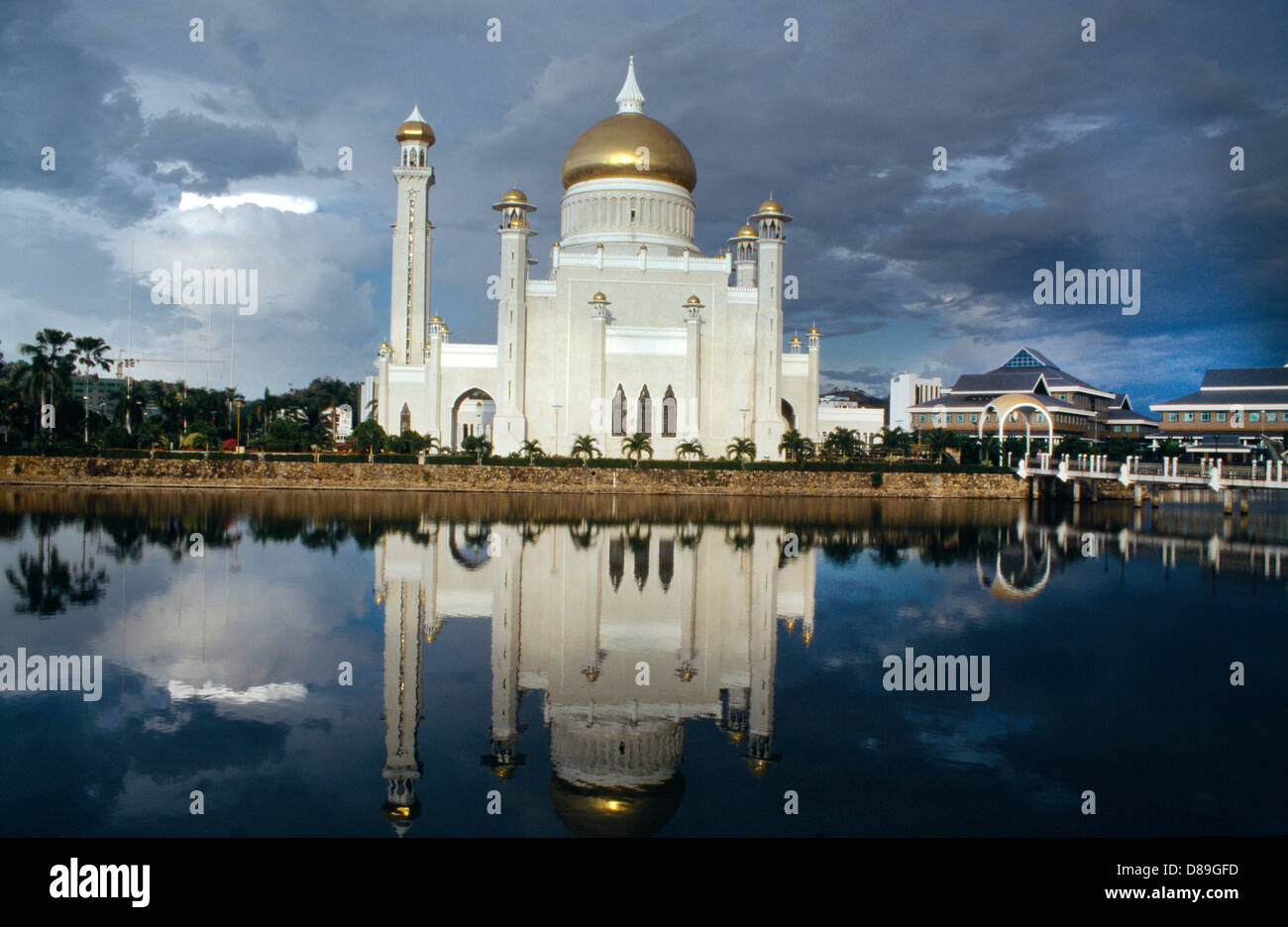 Bandar Seri Bagawan Brunei Ali Saifuddin Mosque Stock Photo - Alamy