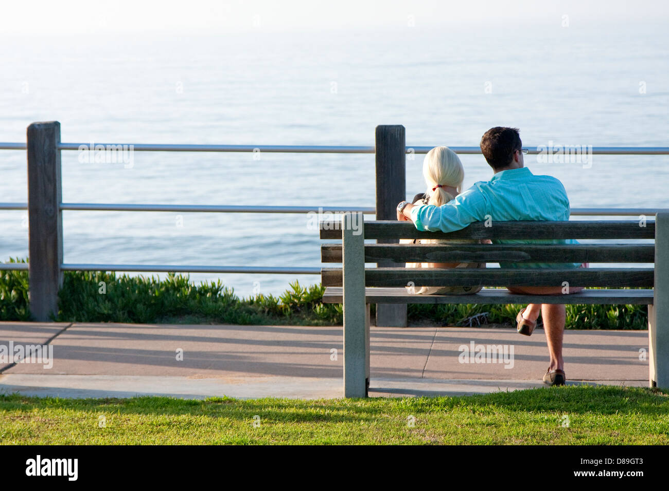 Couple bench behind hi-res stock photography and images - Alamy