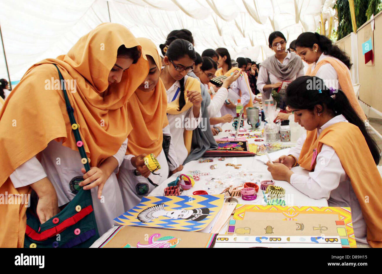 Karachi university students hi-res stock photography and images - Alamy