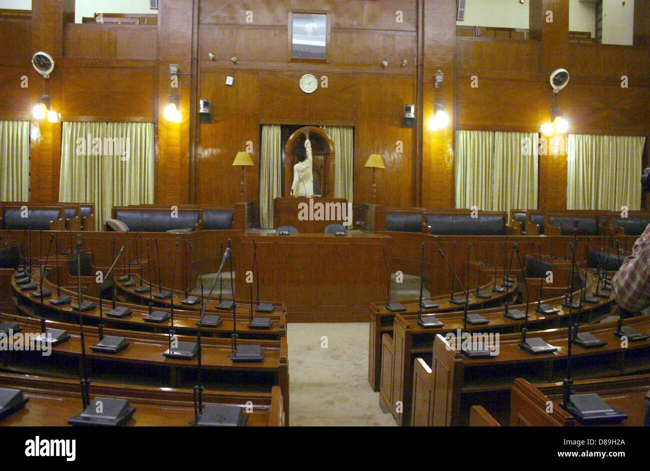 KARACHI, PAKISTAN, MAY 22nd 2013. Laborers busy in cleaning work of ...