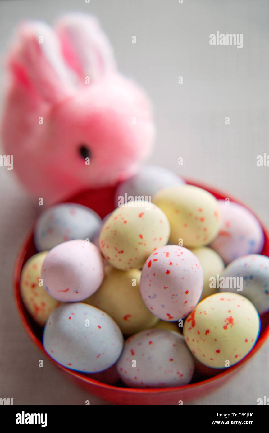 Many small easter eggs hi-res stock photography and images - Alamy