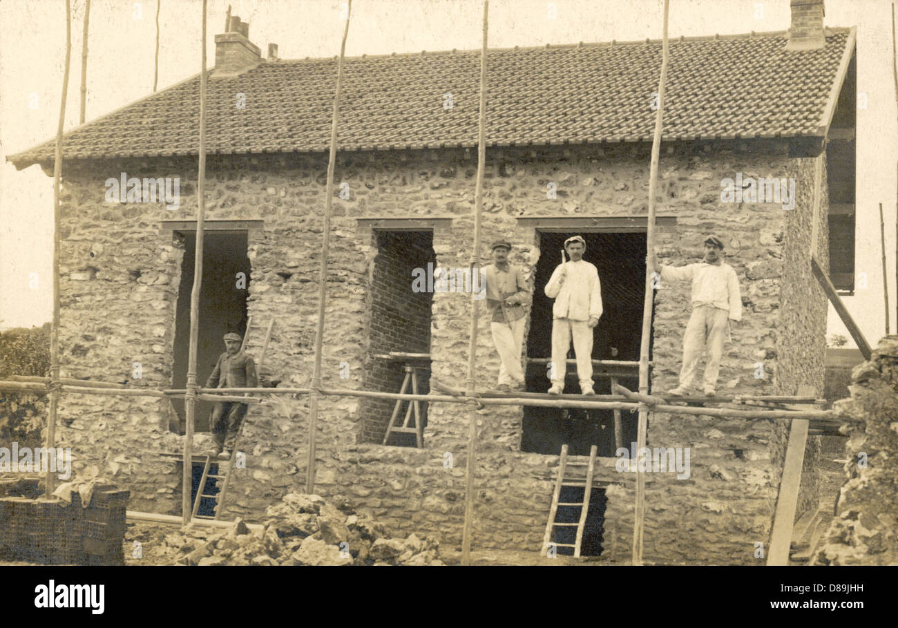 Builders scaffolding house france hi-res stock photography and images ...