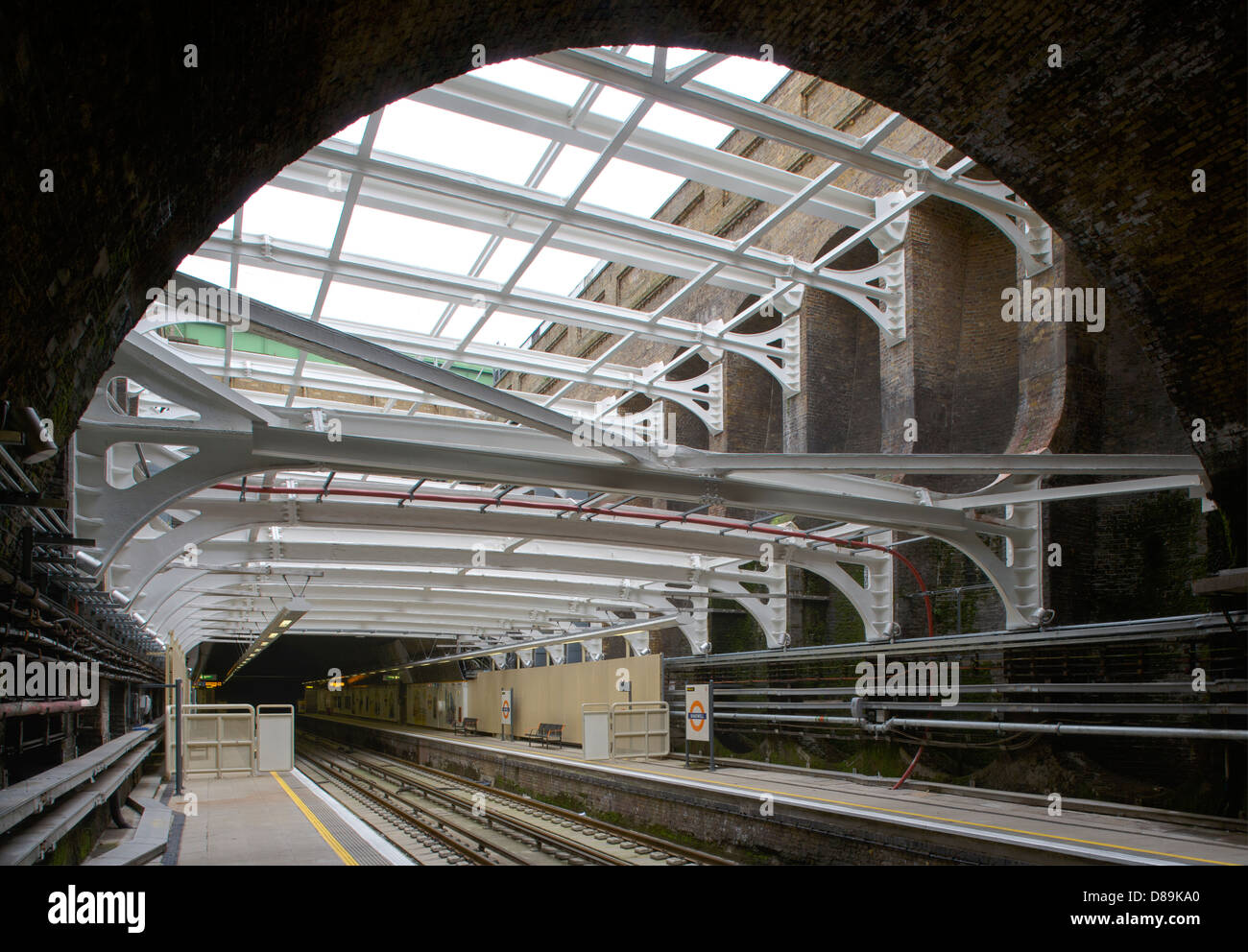 London Overground East London Railway Shadwell Station Stock Photo - Alamy