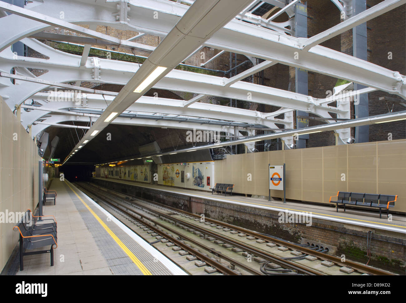 London Overground East London Railway Shadwell Station Stock Photo - Alamy