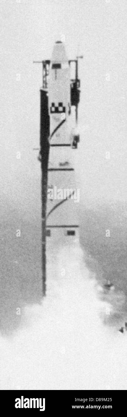 Thor Agena B with Discoverer 17 (Nov. 12, 1960 Stock Photo - Alamy