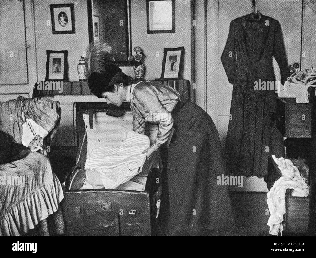 Professional packer hi-res stock photography and images - Alamy