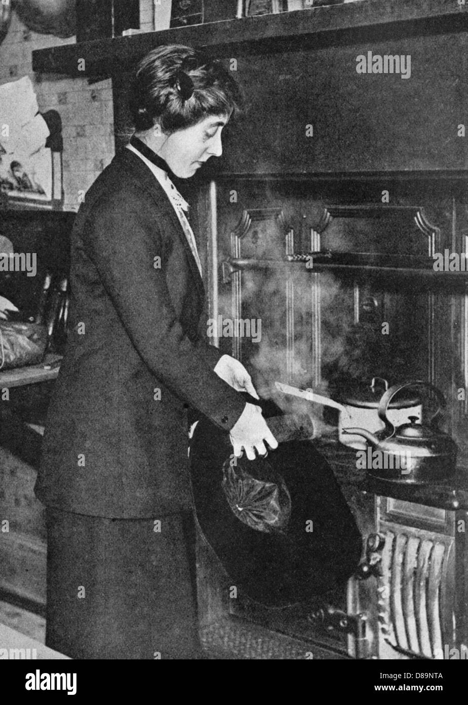 STEAMING A HAT Stock Photo - Alamy