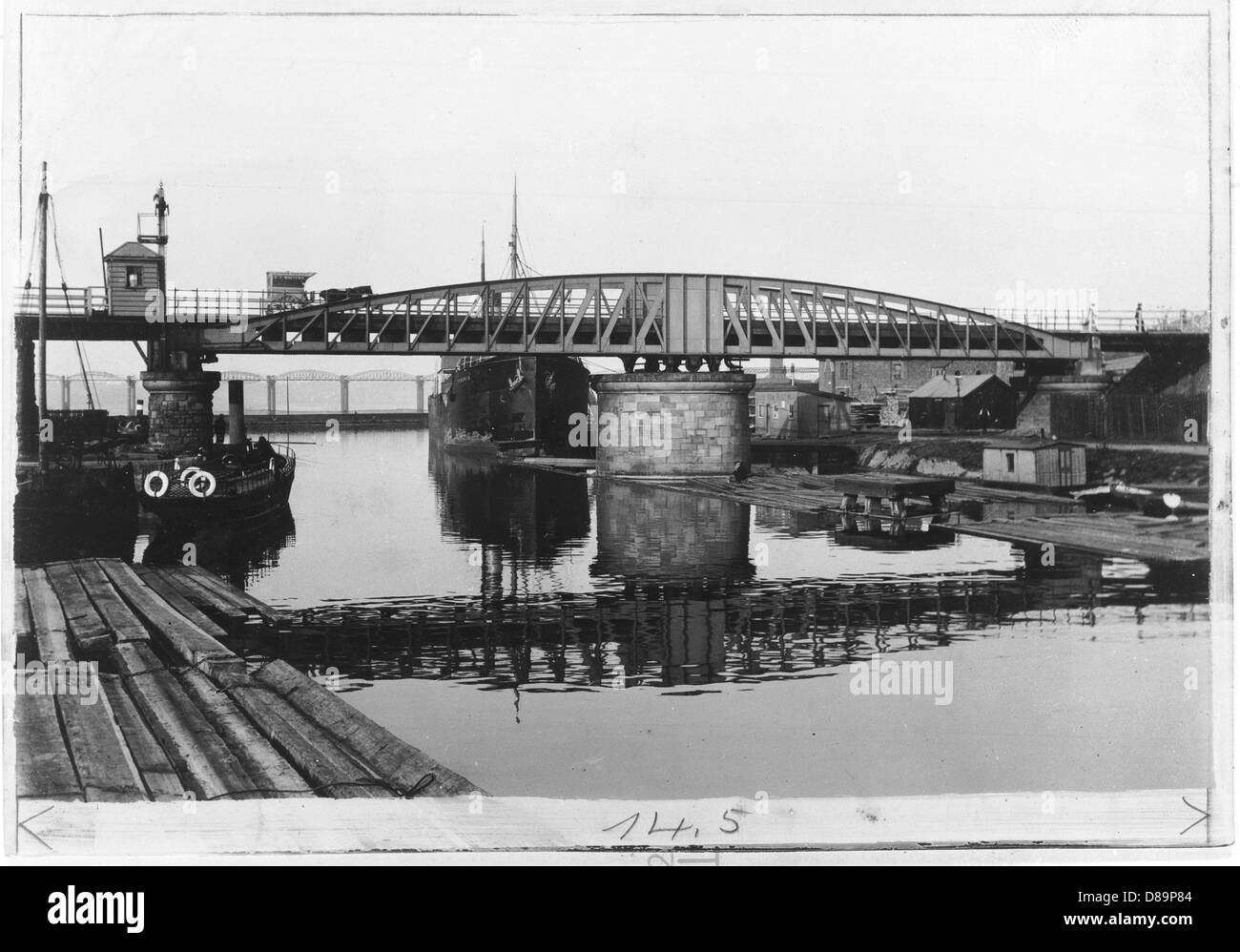 Sharpness docks hi-res stock photography and images - Alamy