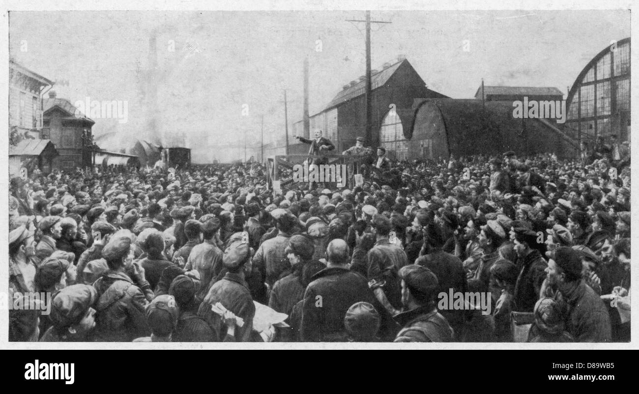 Lenin 1917 petrograd hi-res stock photography and images - Alamy