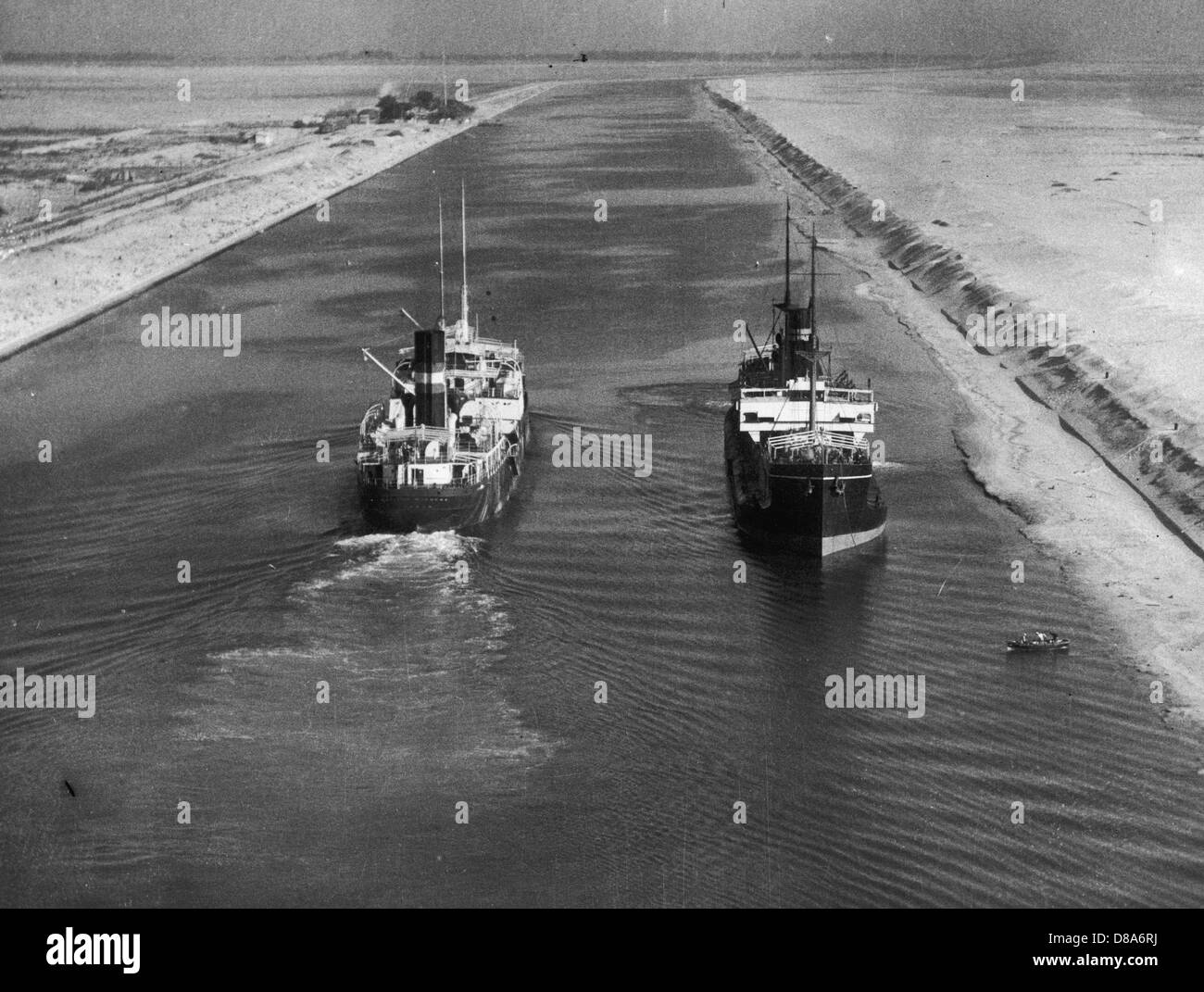 Ships in Suez Canal Stock Photo - Alamy Ships in Suez Canal Stock Photo - Alamy