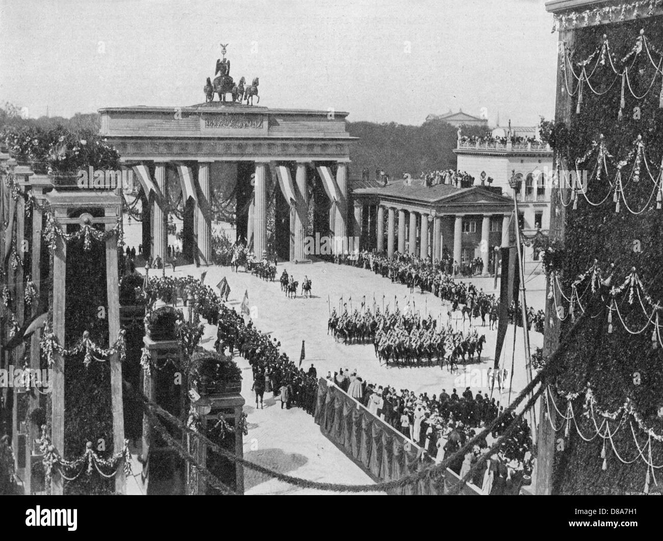 Berlin brandenburger thor hi-res stock photography and images - Alamy