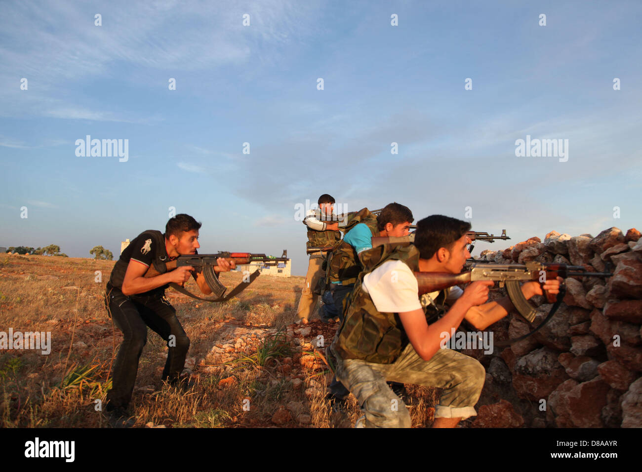 Syrian rebels army guns hi-res stock photography and images - Alamy