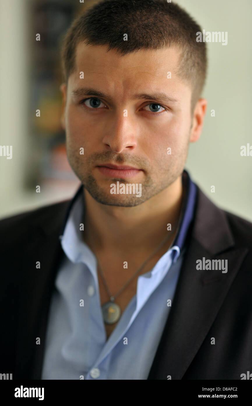 Male actor head shot showing action movie character Stock Photo - Alamy