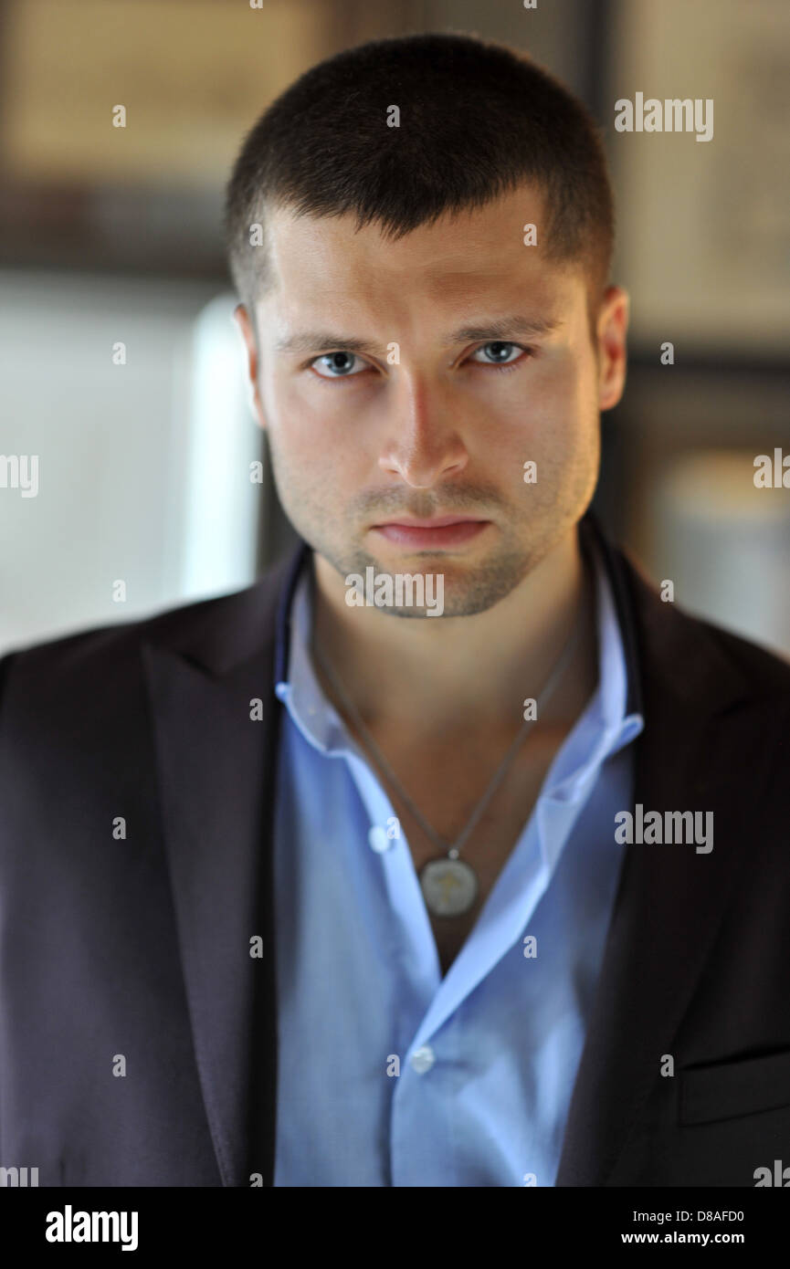 Male actor head shot showing action movie character Stock Photo - Alamy