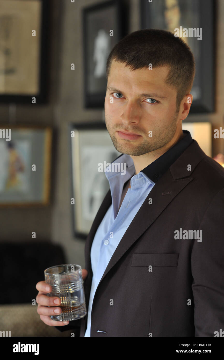 Male actor head shot showing action movie character Stock Photo - Alamy