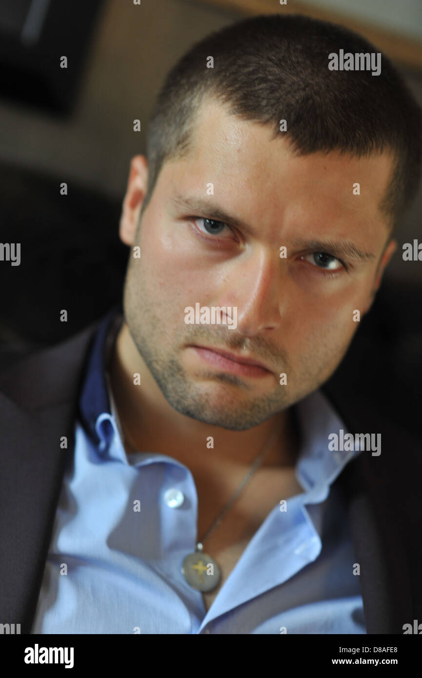 Male actor head shot showing action movie character Stock Photo - Alamy