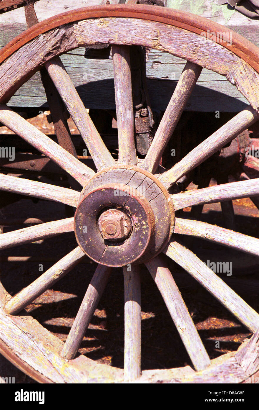 Wagon wheel San Diego California, carriage wheel, wheel, wagon ...