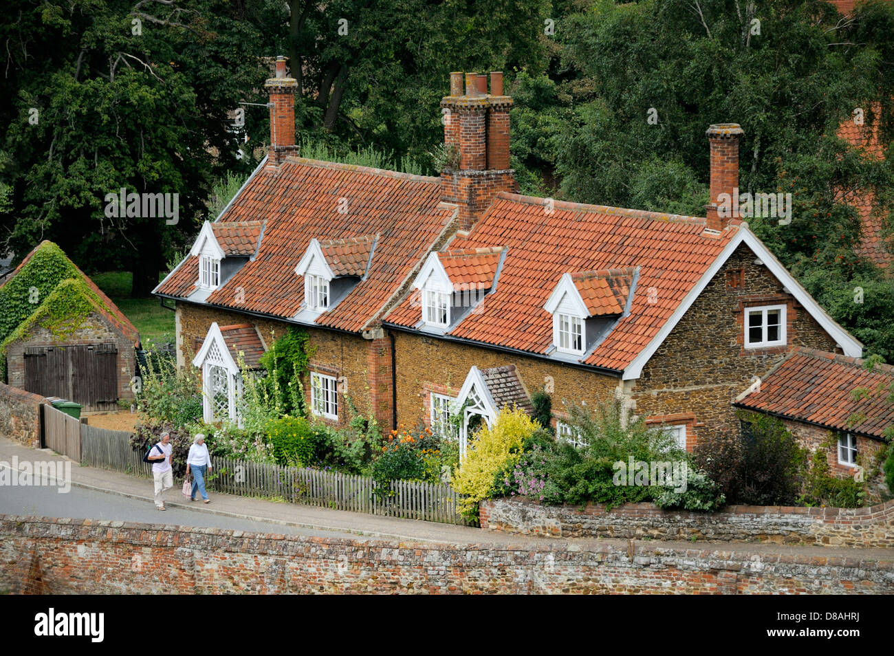 English cottage gardens hi-res stock photography and images - Alamy