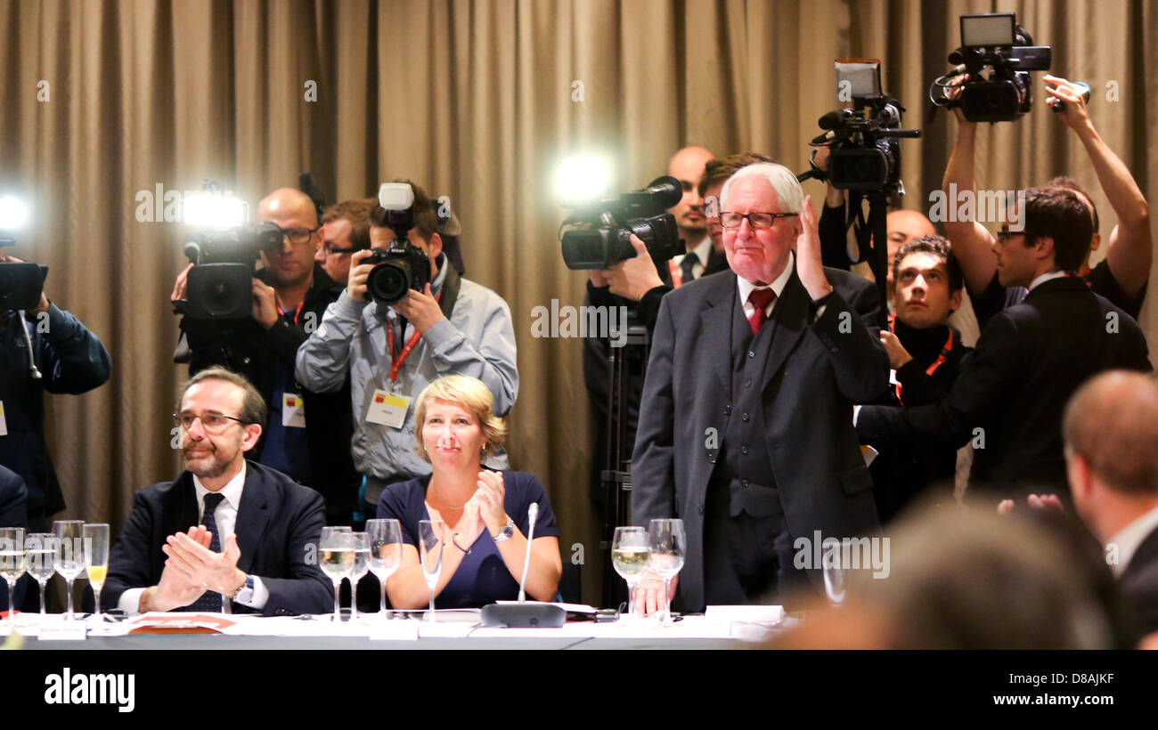 Former chairman of the German Social Democratic Party (SPD) Hans-Jochen ...