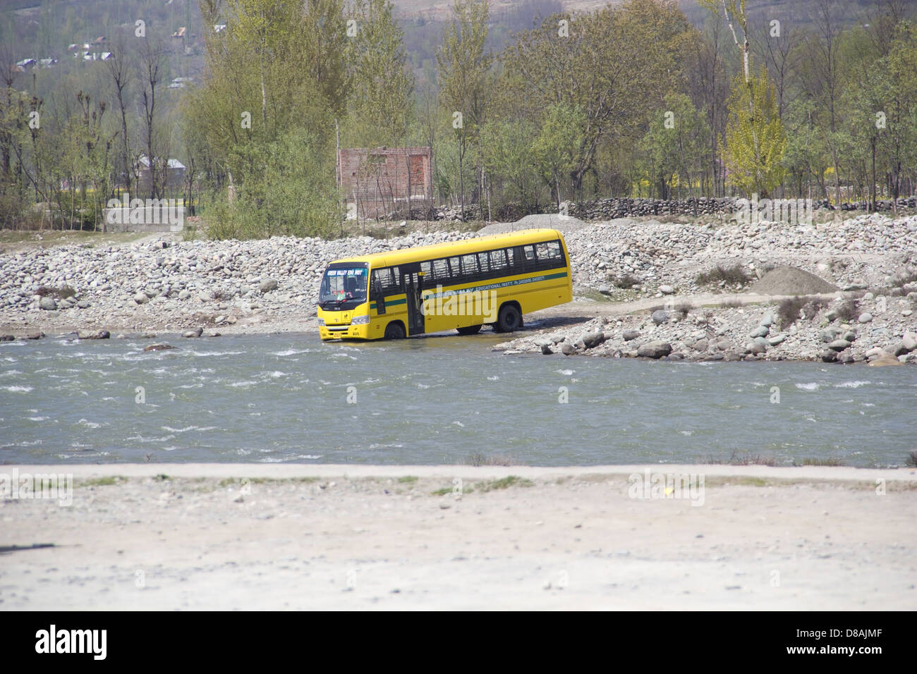 Srinagar bus hi-res stock photography and images - Alamy