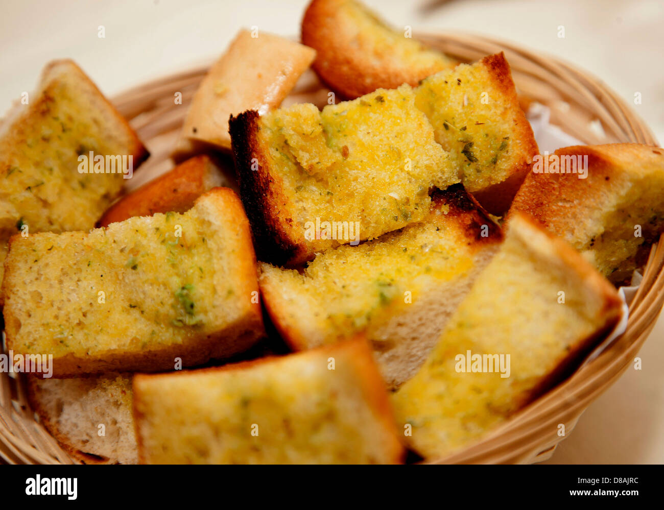 A basket of garlic bread Stock Photo - Alamy
