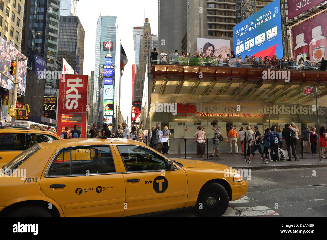 Tkts times square ticket booth hi-res stock photography and images - Alamy