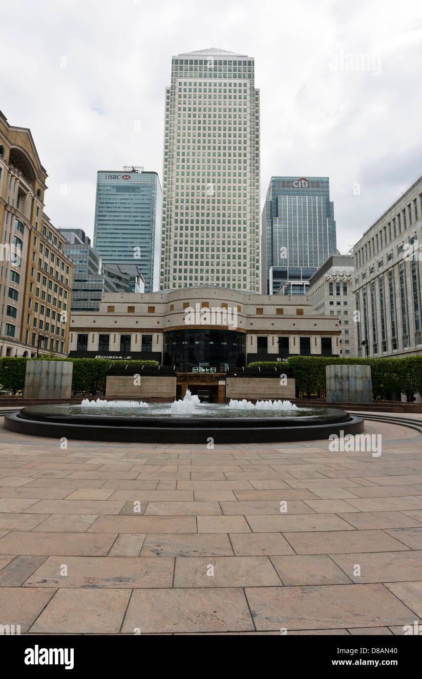 Iconic buildings seen from Cabot Square, Canary Wharf, London, England ...