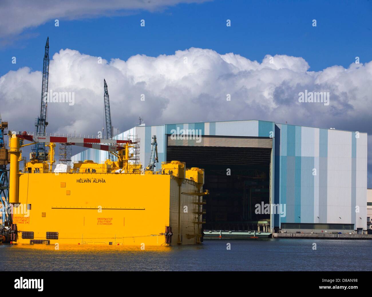 The offshore platform HelWin alpha lies in front of the shipbuilding ...