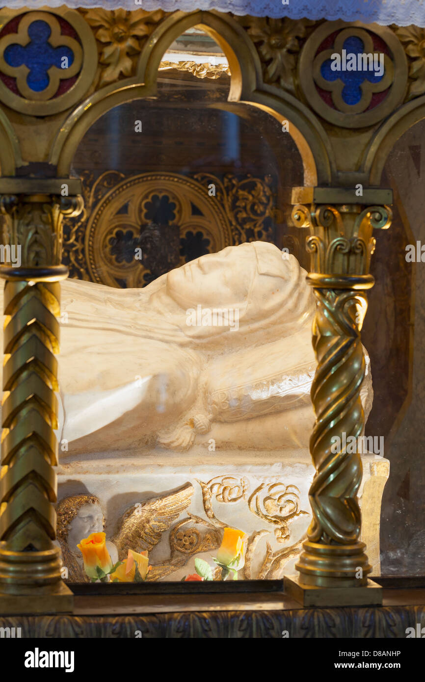 Sarcophagus of Saint Catherine of Siena, basilica of Saint Mary above ...