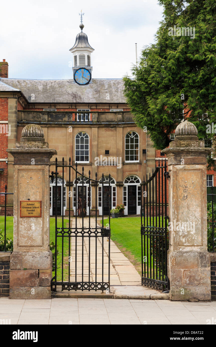 Open school gate uk hi-res stock photography and images - Alamy