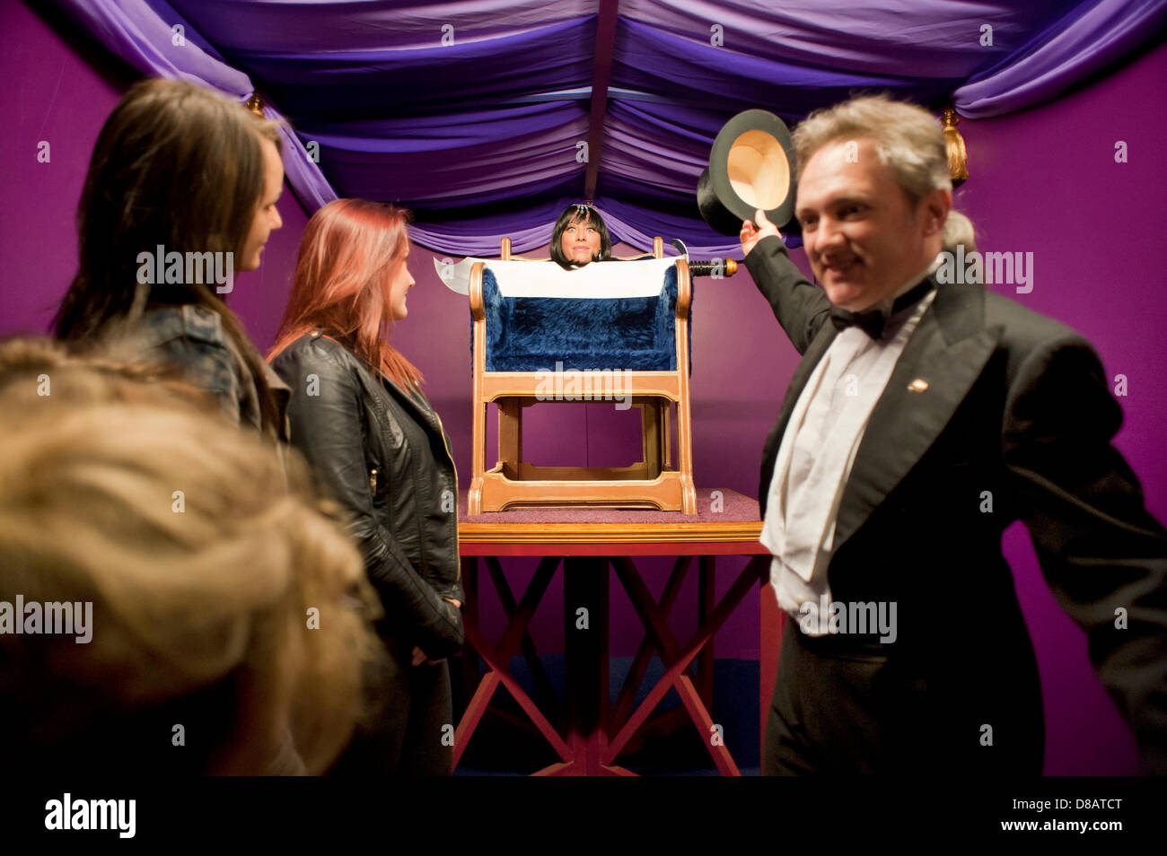 Illusion magician trick sleight hi-res stock photography and images - Alamy