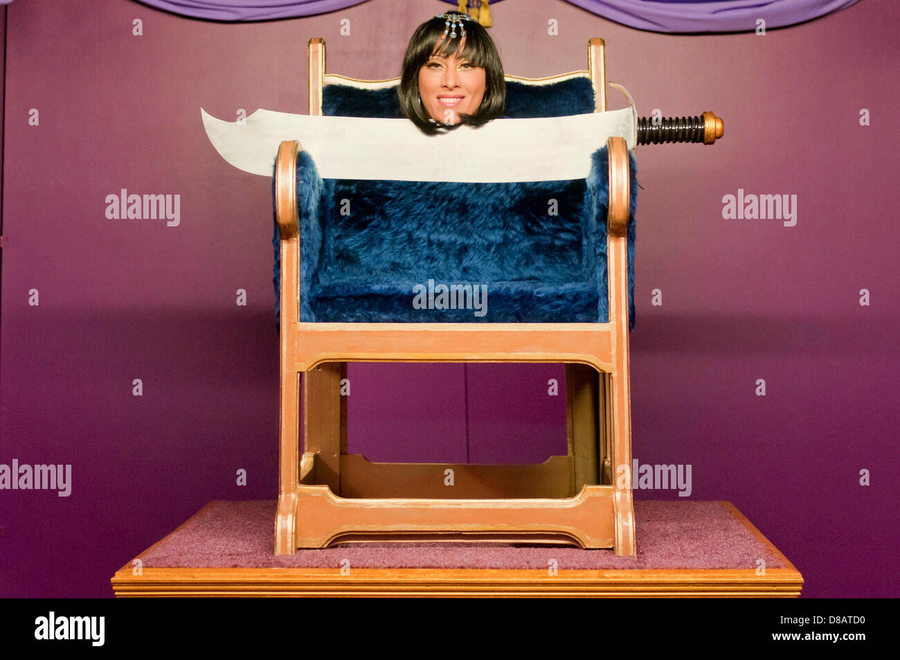 Illusion magician trick sleight hi-res stock photography and images - Alamy