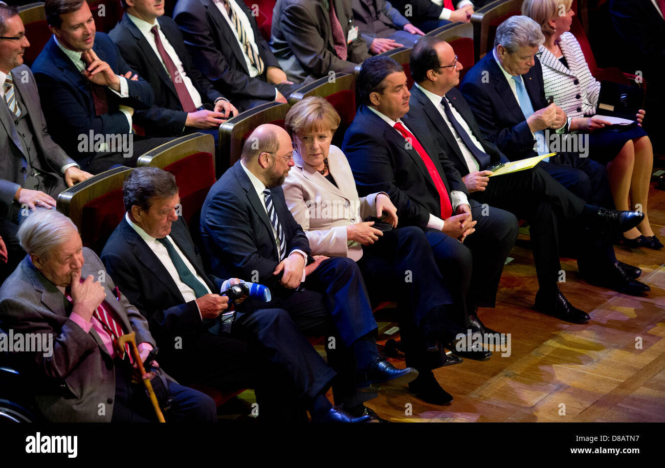 Leipzig, Germany. 23rd May 2013. Former German Chancellors Helmut ...