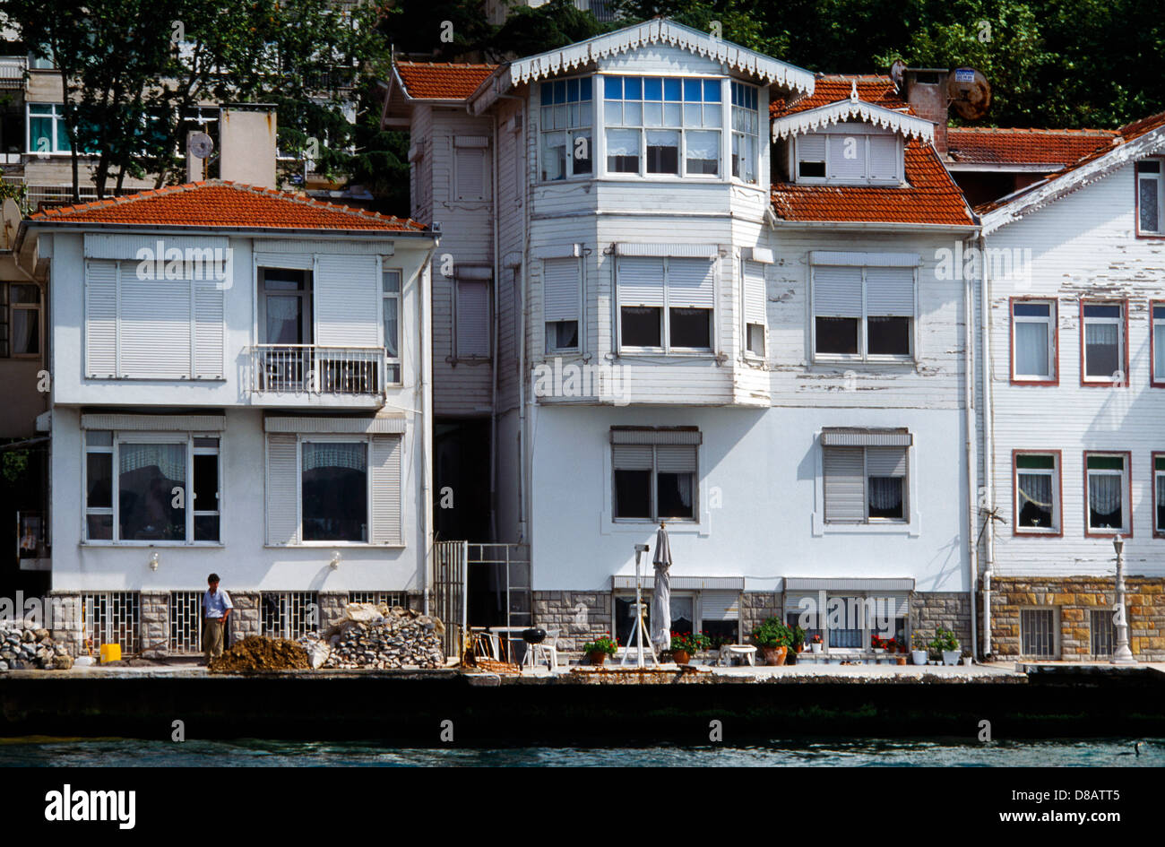 Istanbul Turkey Houses Along The Bosphorus Stock Photo - Alamy