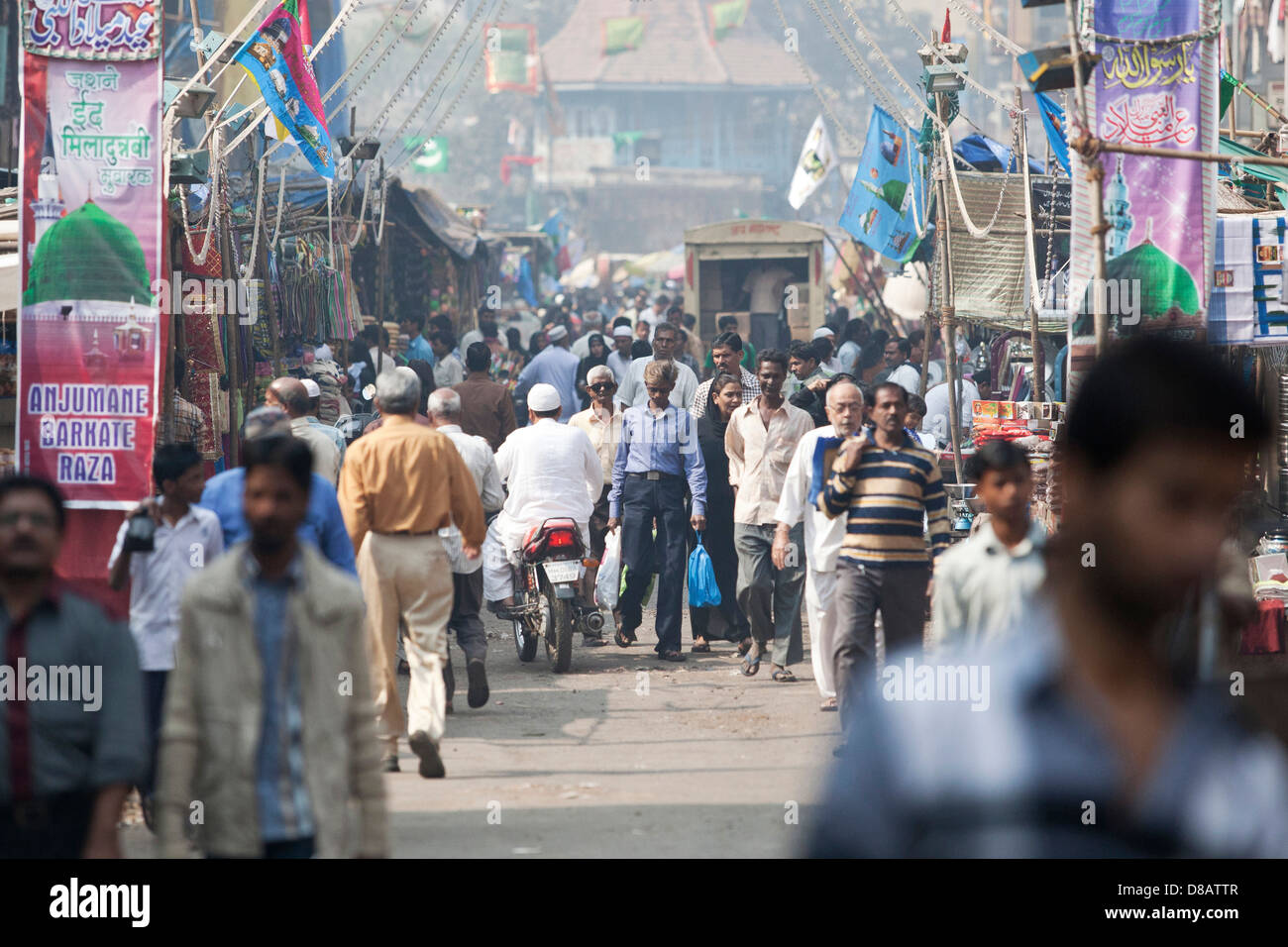 A crowded shopping street in Mumbai, India Stock Photo - Alamy