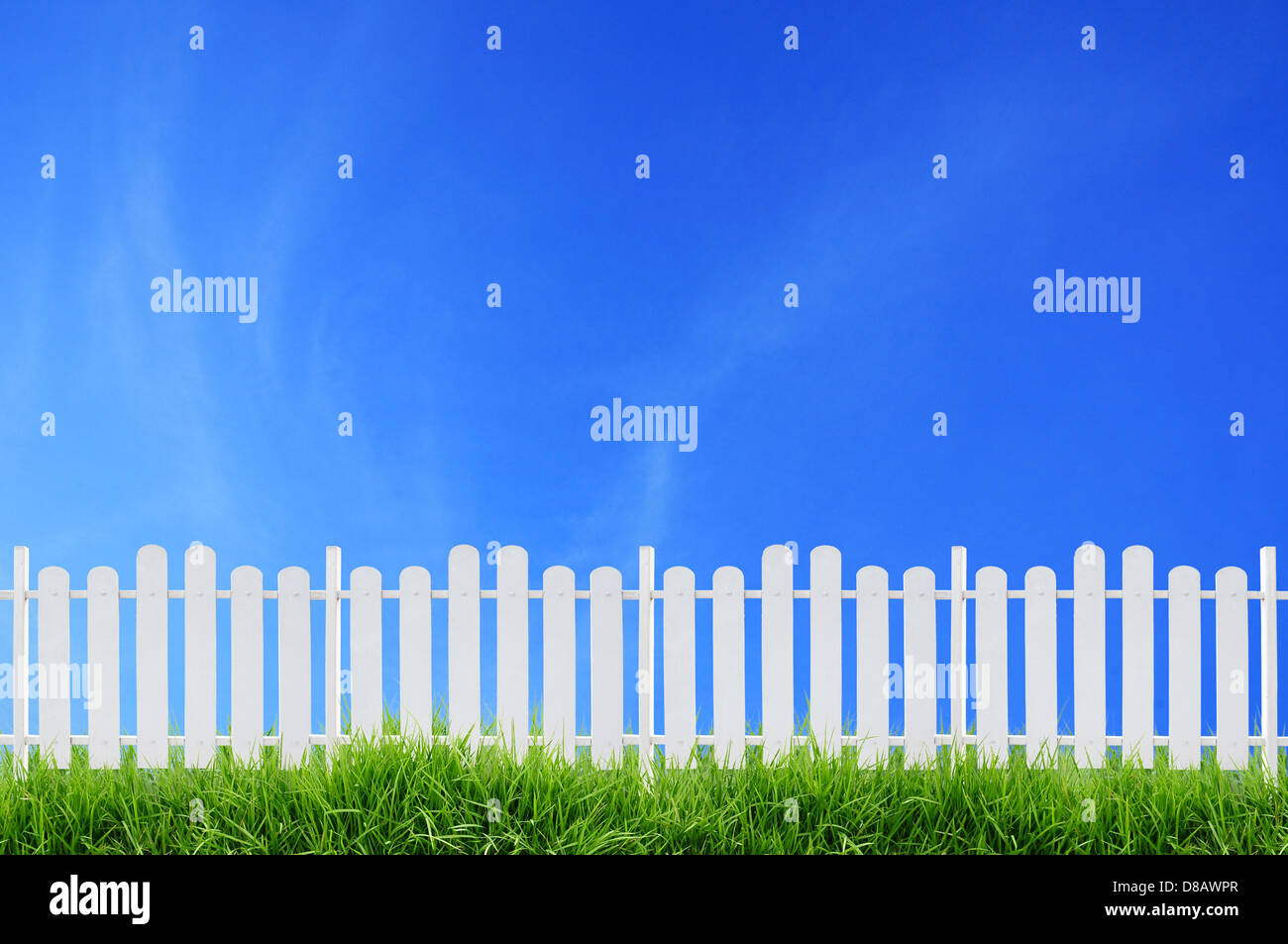 White fence field hi-res stock photography and images - Alamy
