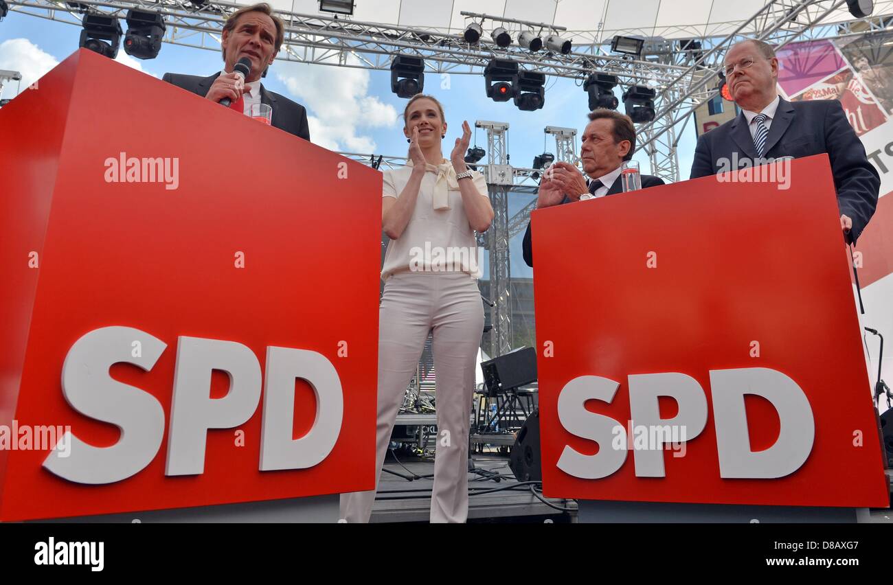 Mayor of Leipzig Burkhard Jung, actress Kristin Meyer, schlager singer ...
