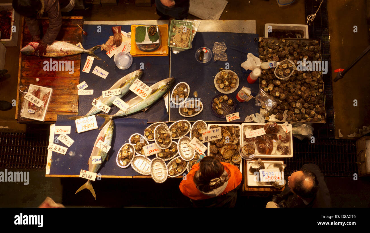 Fish stall in action at the Karato Fish Market in Shimonoseki Stock ...
