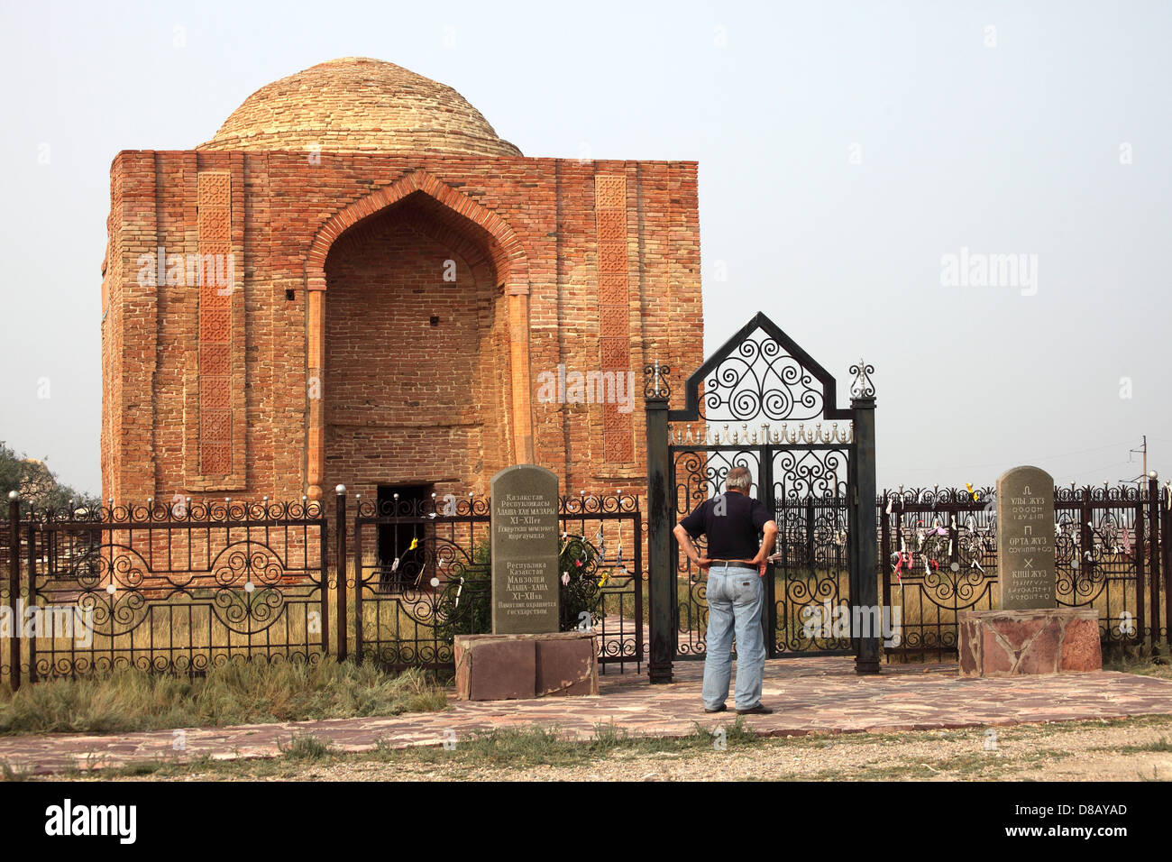 Kazakh cemetery hi-res stock photography and images - Alamy