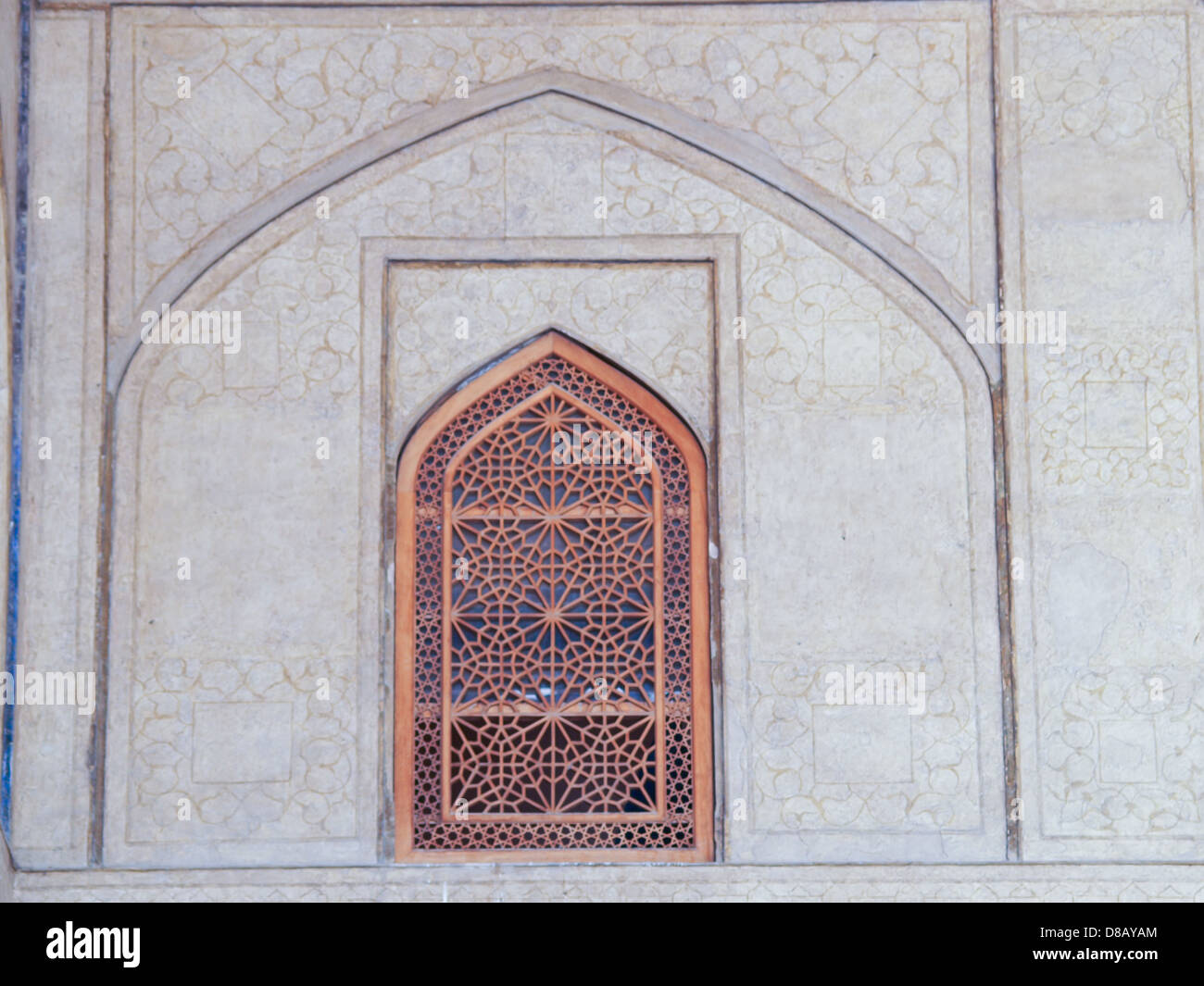 Islamic pattern woodern screen window in Chehel Sotoun (Sotoon) Palace ...