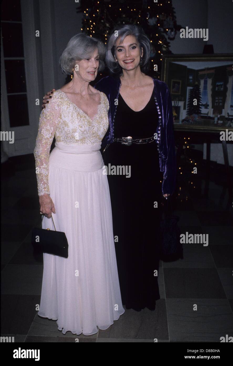 EMMYLOU HARRIS with mother Eugenia at the Kennedy Center honors in ...