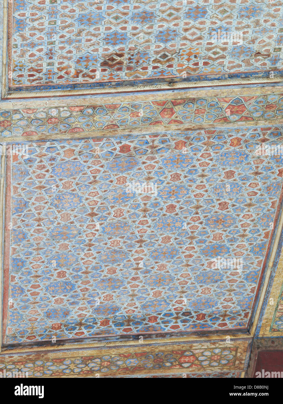 Islamic art pattern ceiling hi-res stock photography and images - Alamy