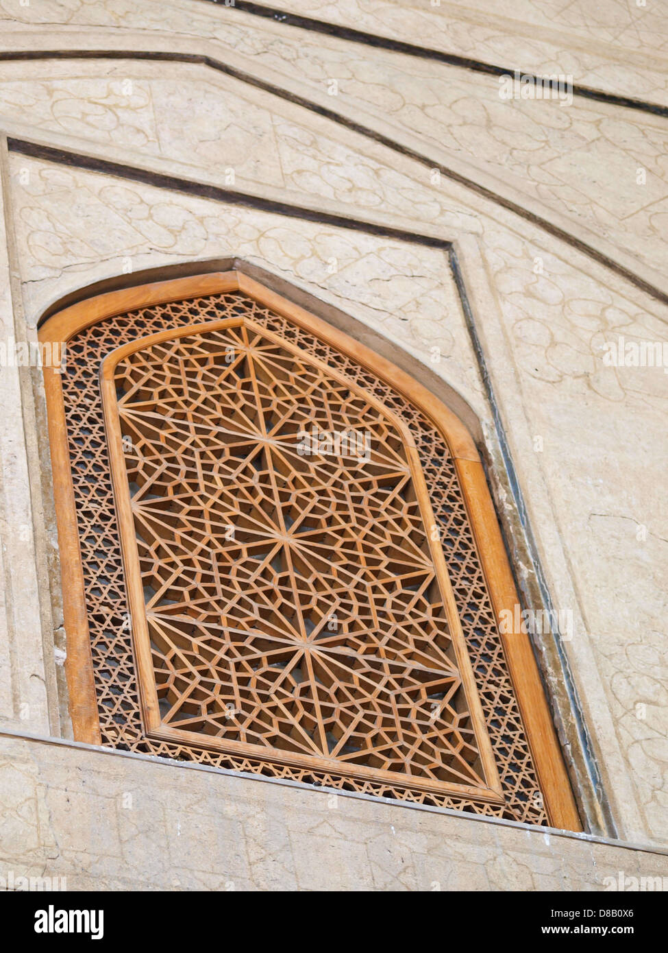 Islamic pattern woodern screen window in Chehel Sotoun (Sotoon) Palace ...