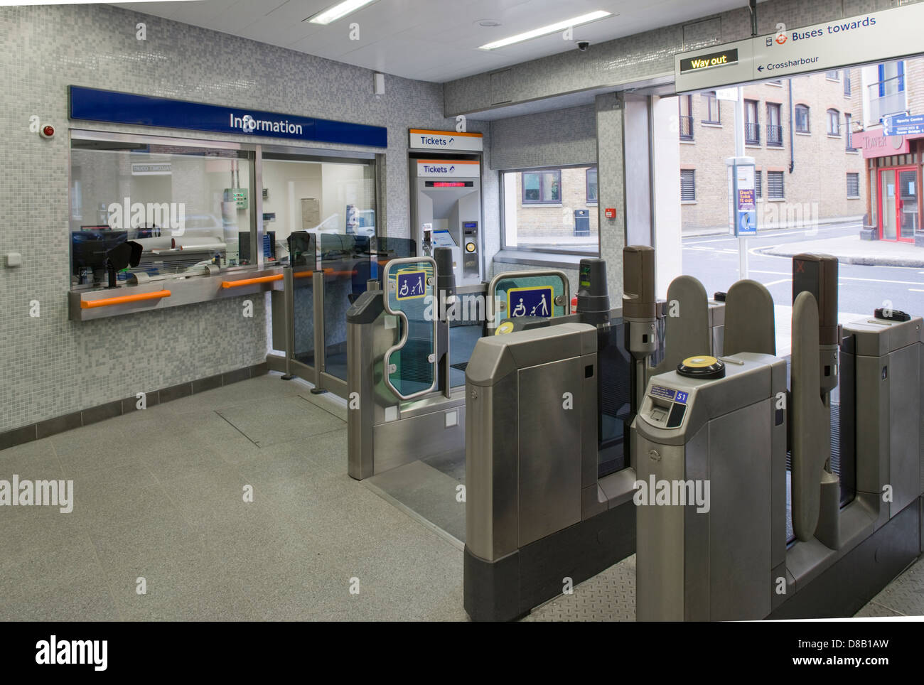 London Overground East London Railway Wapping Station Stock Photo - Alamy