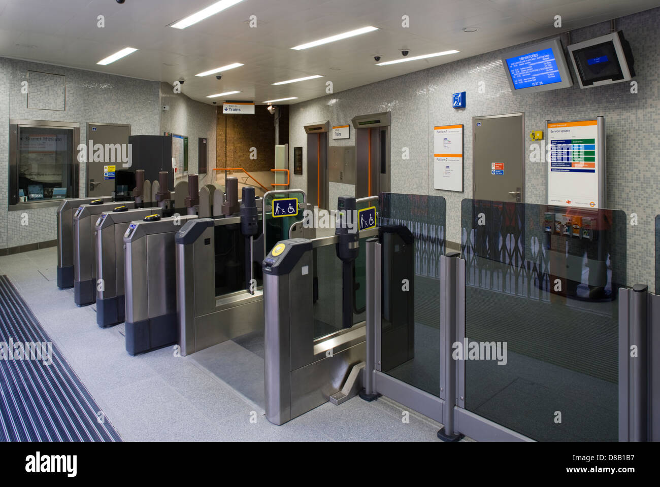London Overground East London Railway Wapping Station Stock Photo - Alamy
