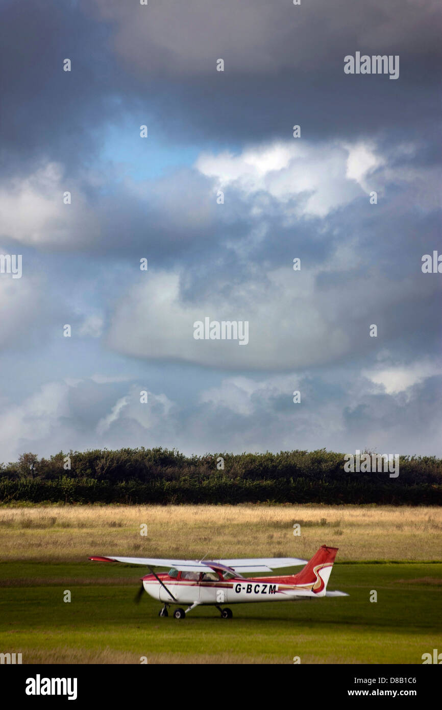 Cessna F172M Skyhawk, G-BCZM, Cornwall Flying Club Stock Photo - Alamy